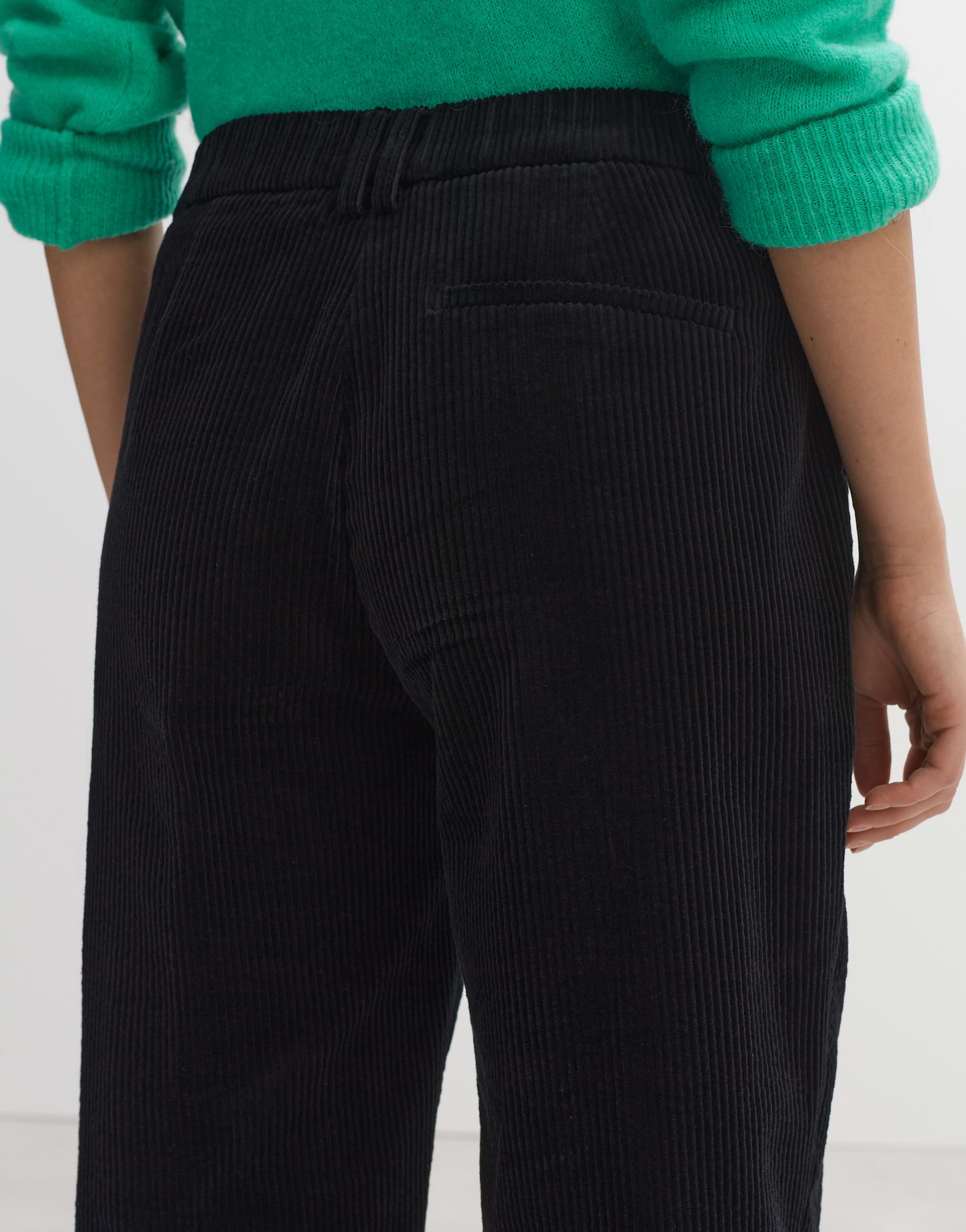 Redirecting to /de/wide-leg-pants-wide-leg-pants-mahlia-schwarz